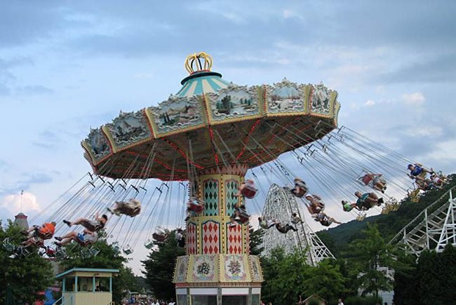 The Haunted Graveyard at Lake Compounce is New England's #1 Halloween ...